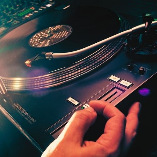 DJ Equipment – AVECorp